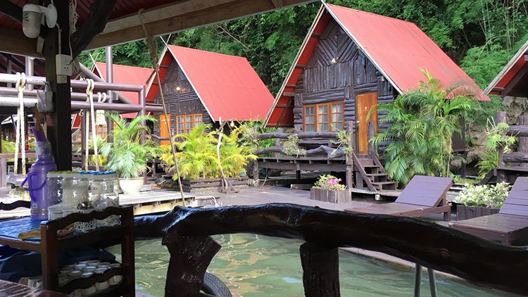 Krit Raft House - Hôtels de charme à Kanchanaburi - Thailand Roads
